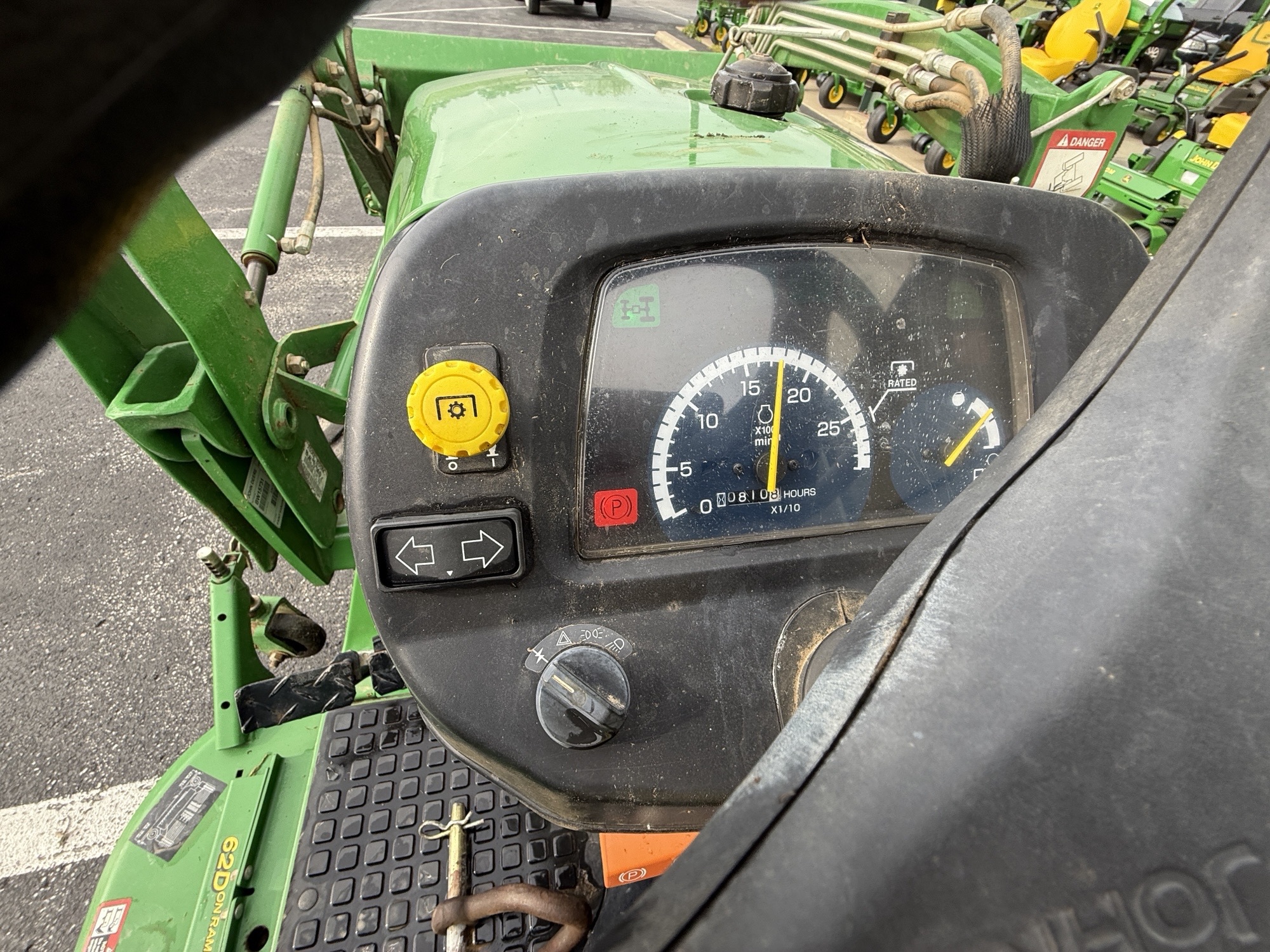 2520 - Meade Tractor