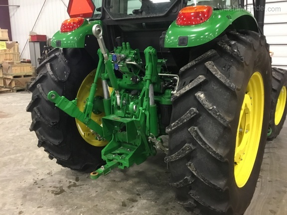 John-Deere-6120E-136