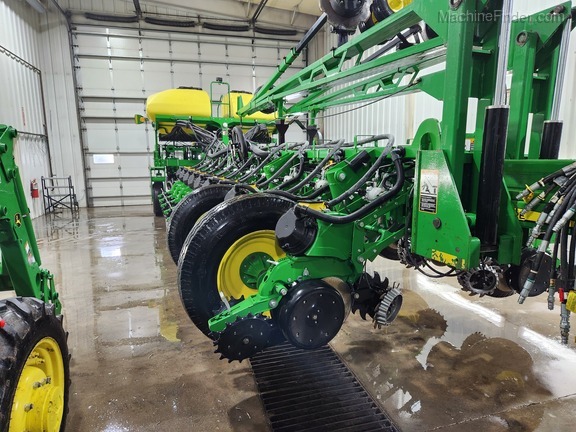 2015 John Deere 1775NT | Planters: Drawn | MachineFinder