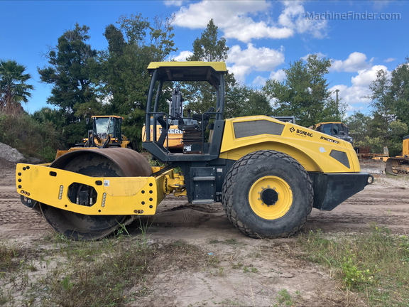 2017 Bomag BW211D-5 | Paving Equipment | MachineFinder