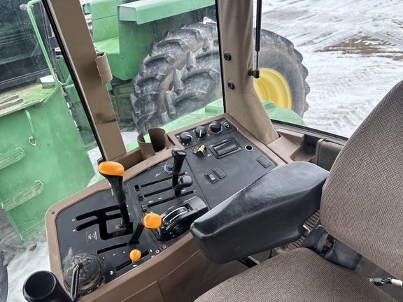 John Deere 7210 - Row Crop Tractors - Marlette, MI