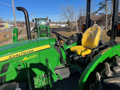 John-Deere-4052M-4736