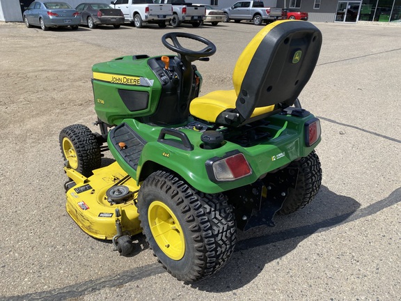 John Deere X738