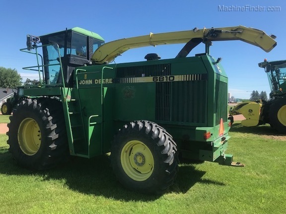 1997 John Deere 6810 - Self-Propelled Forage Harvesters - Stratford, WI