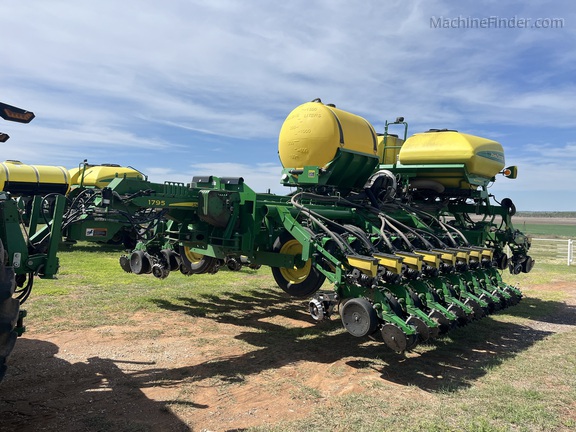 2019 John Deere 1795 | Planters: Drawn | MachineFinder