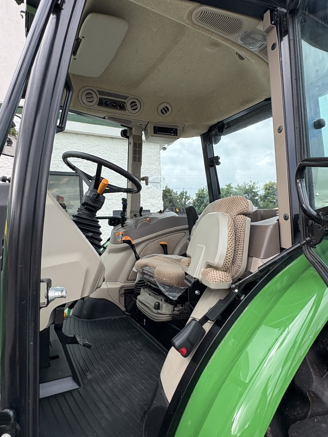 6120E - Meade Tractor