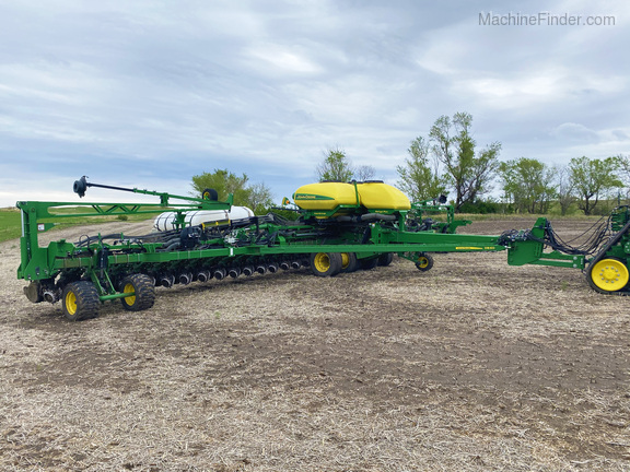 2020 John Deere DB60 | Planters: Drawn | MachineFinder