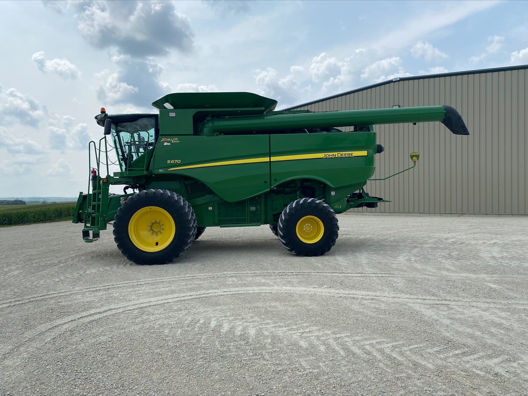 John Deere S670 Combine