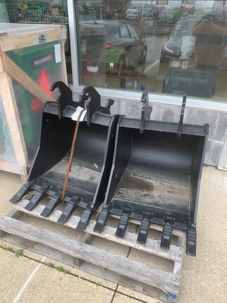 AMI excavator digging buckets various sizes - Buckets - Halifax, NS