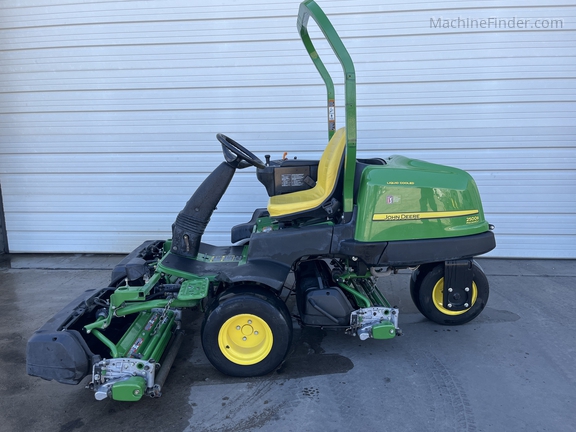 John Deere 2500B | Riding Greens Mowers | MachineFinder