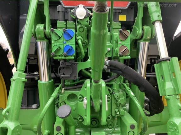 John-Deere-6120M-Cab-259