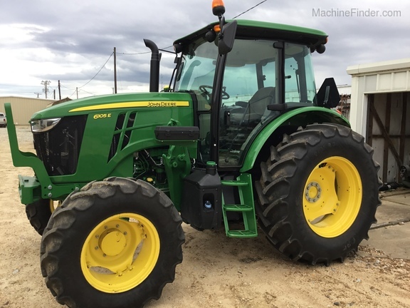 2018 John Deere 6105E