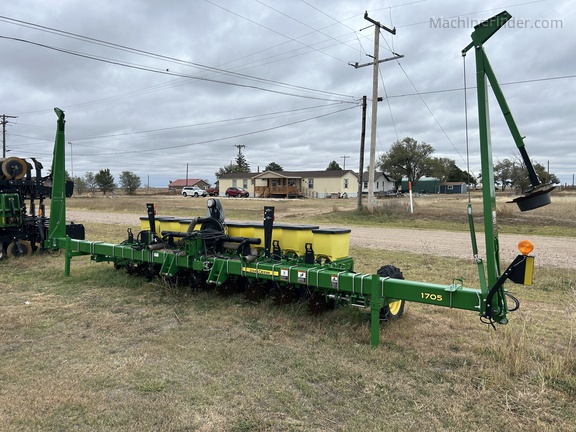 2018 John Deere 1705 | Planters: Integral | MachineFinder