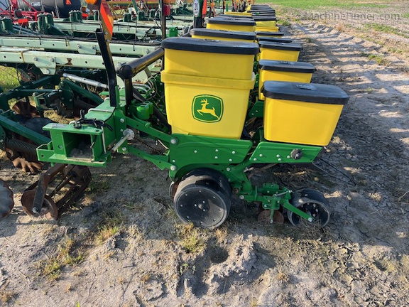 2022 John Deere 1705 | Planters: Integral | MachineFinder