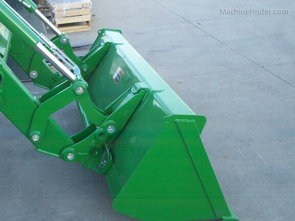 John Deere 73" bucket for 500-Series loader | Tractor Loaders ...