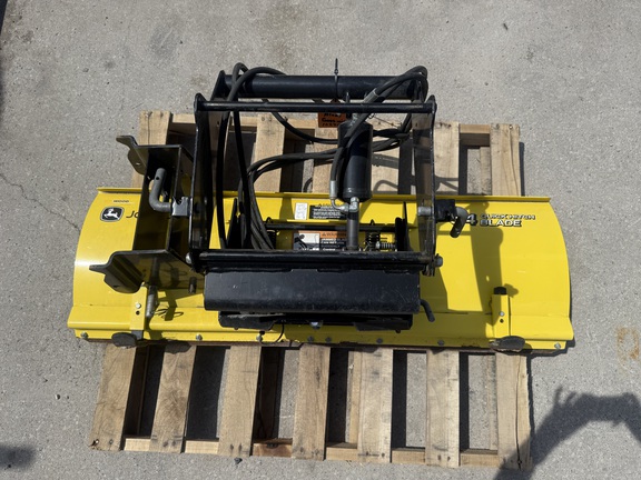 2015 John Deere 1023E - Compact Utility Tractors - Napoleon, OH