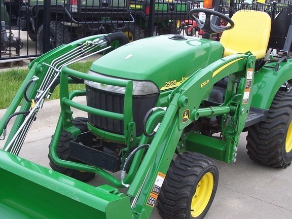 John Deere 200CX loader mounts | Tractor Loaders | MachineFinder