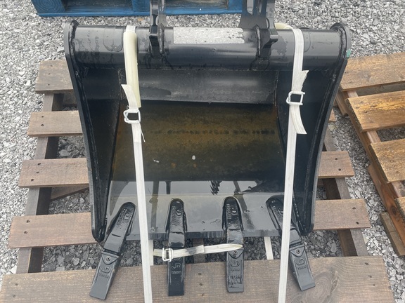 John Deere 24" 35G DIG BUCKET BYT10967 | Buckets | MachineFinder