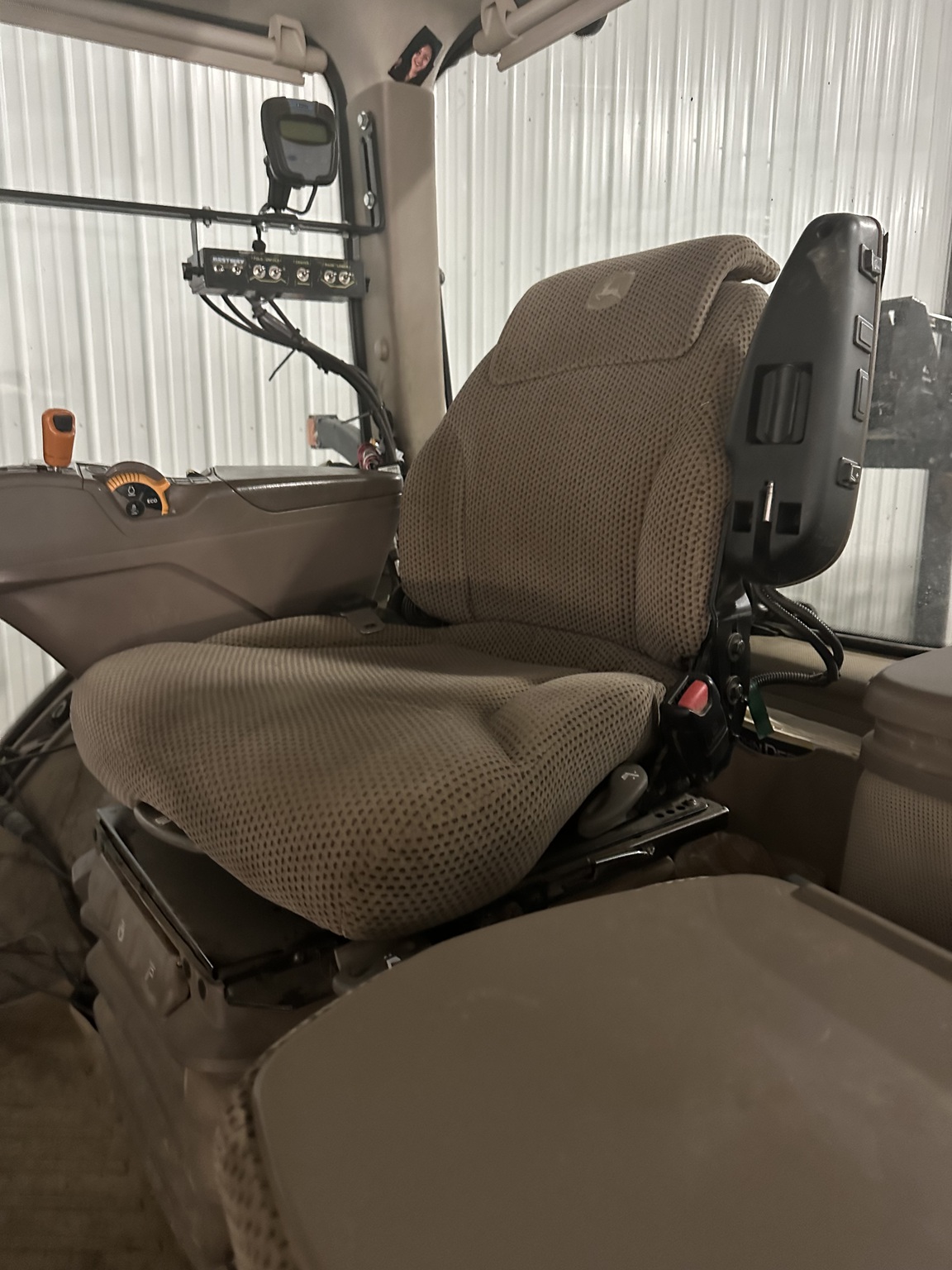 2014 John Deere 8320R - Row Crop Tractors - Three Rivers, MI