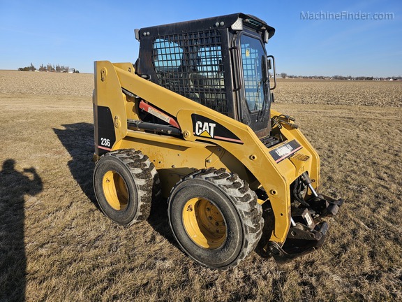2002 Caterpillar 236 | Skid Steer Loaders | MachineFinder