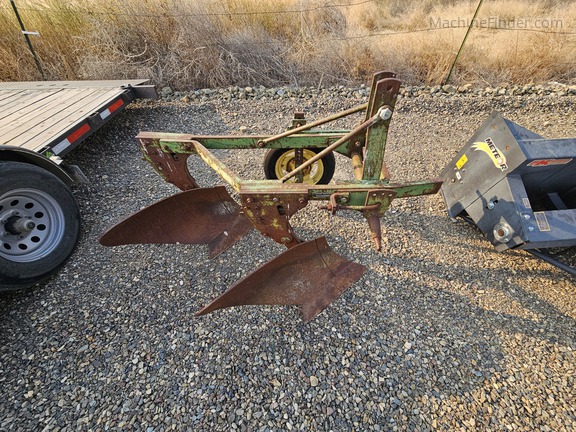 John Deere A0045 | Moldboard Plows | MachineFinder