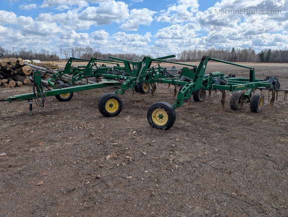 2011 John Deere 2410 | Chisel Plows | MachineFinder