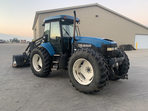 2000 New Holland TV140 - Row Crop Tractors - Holland, MI
