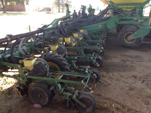 2011 John Deere DR18 | Planters: Integral | MachineFinder