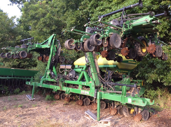 2011 John Deere DR18 | Planters: Integral | MachineFinder