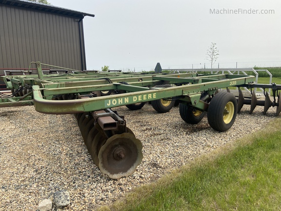 1982 John Deere 335 | Disks | MachineFinder