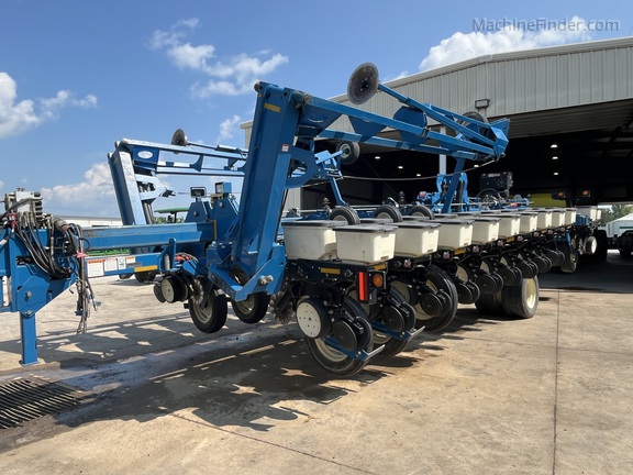 2004 Kinze 3800 | Planters: Drawn | MachineFinder