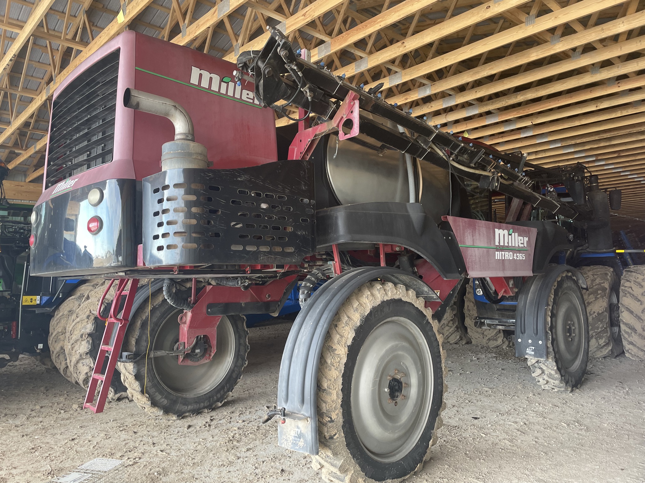 2009 Miller Nitro 4365 - Self-Propelled Sprayers - Kent City, MI