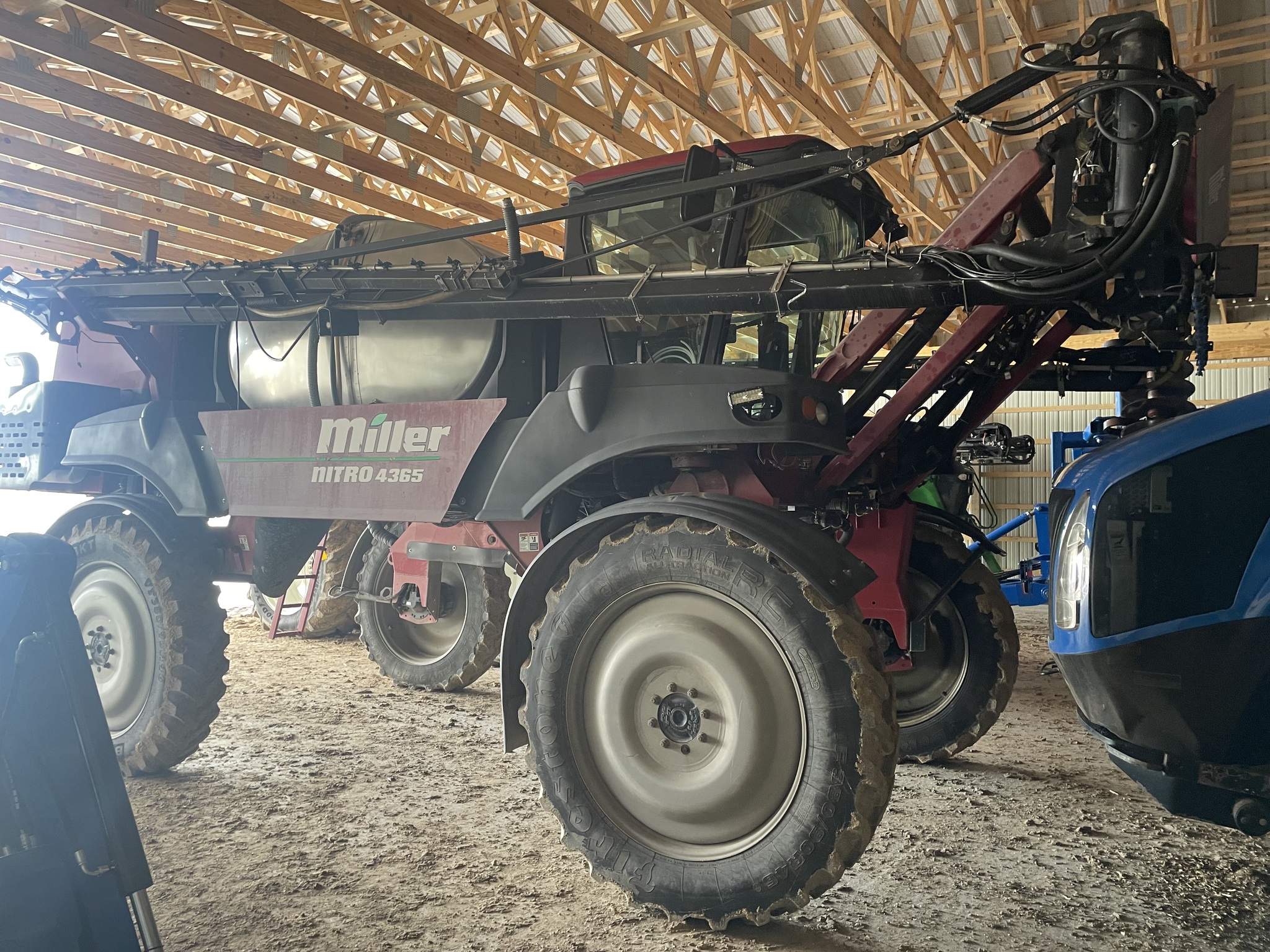 2009 Miller Nitro 4365 - Self-Propelled Sprayers - Kent City, MI