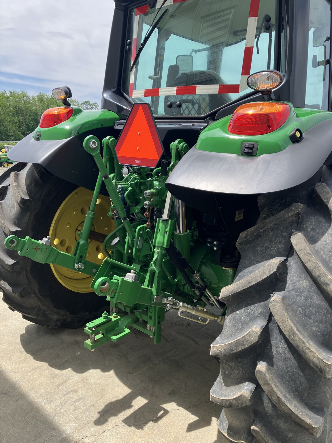 6120M - Meade Tractor