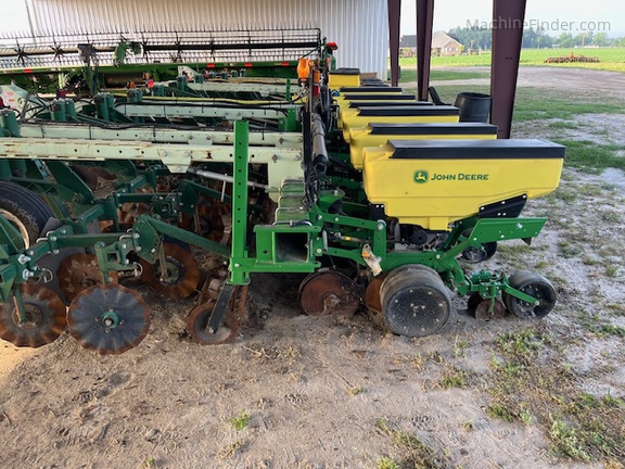 2022 John Deere 1705 | Planters: Integral | MachineFinder