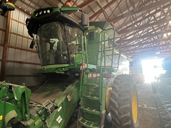 2016 John Deere S670 | Combines | MachineFinder