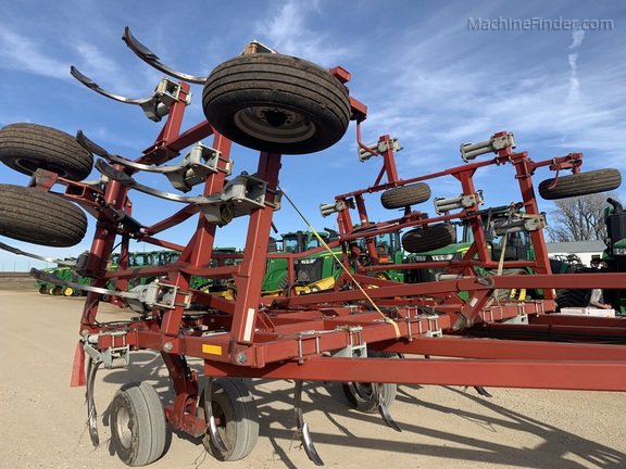 Wil-Rich 5800 | Chisel Plows | MachineFinder
