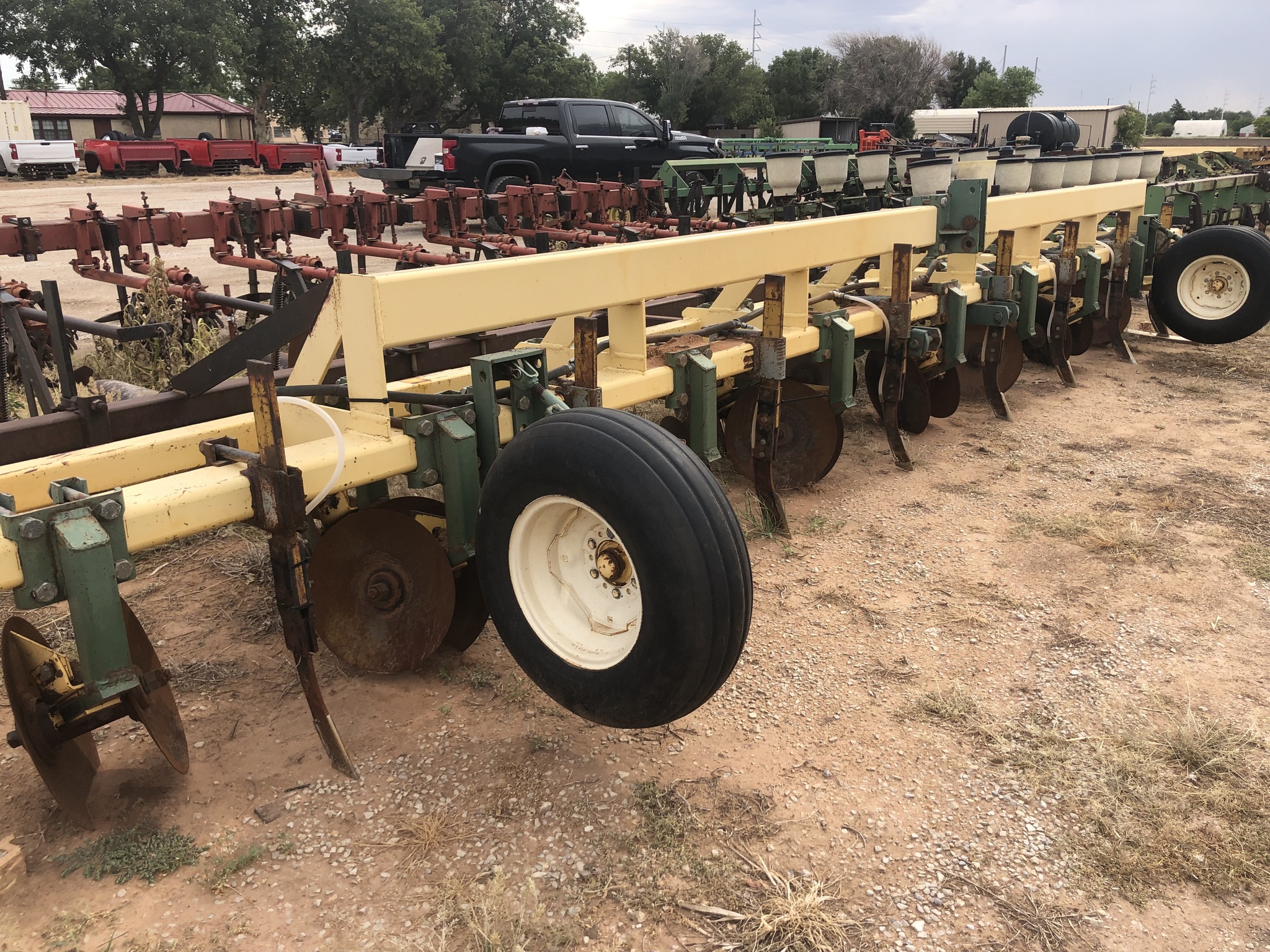 Roll-A-Cone 8 ROW 40 DISC BEDDER - Bedders - Munday, TX