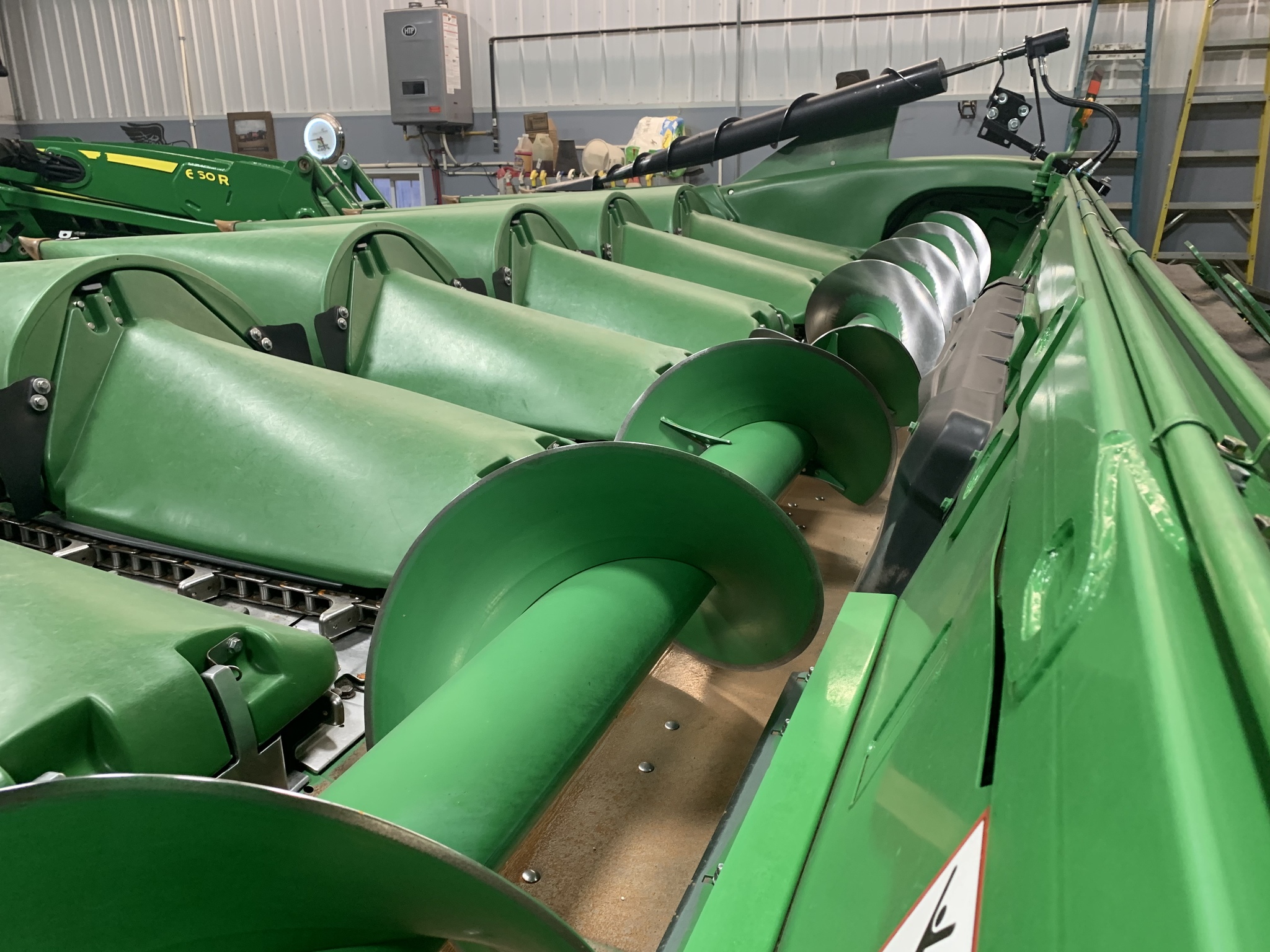 2014 John Deere 608C - Corn and Row Crop headers - LaGrange, IN