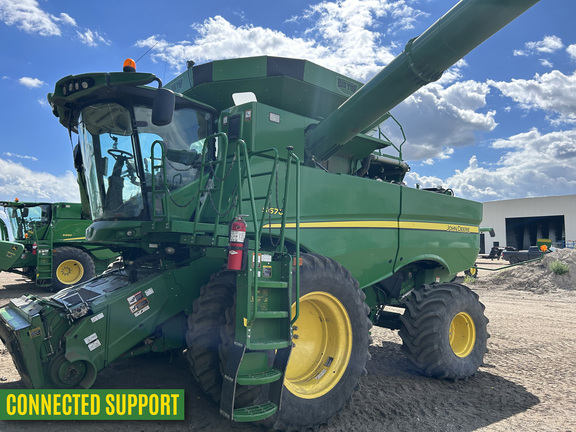 John Deere S670 Combine