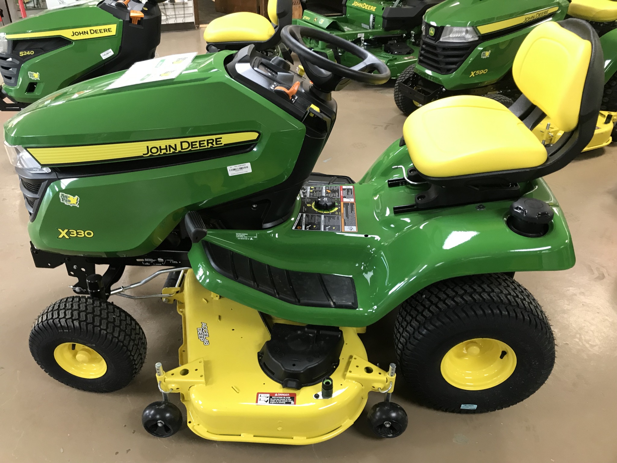 2024 John Deere X330 - Lawn & Garden Tractors - Bloomingdale, OH