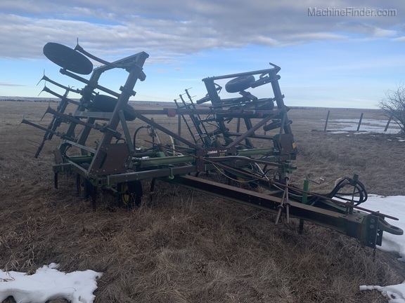 John Deere 610 | Chisel Plows | MachineFinder