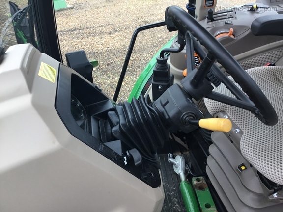 John-Deere-6105E-112