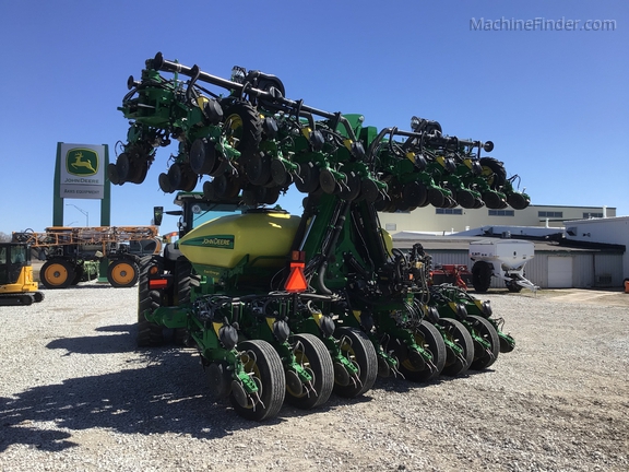 2019 John Deere DR24 | Planters: Drawn | MachineFinder