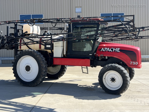 2000 Apache 790 | Self-Propelled Sprayers | MachineFinder