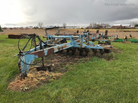 DMI 3250 | Chisel Plows | MachineFinder