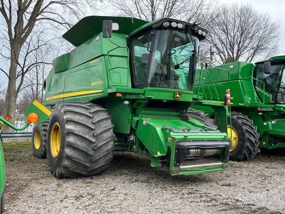 John Deere Combine 9870