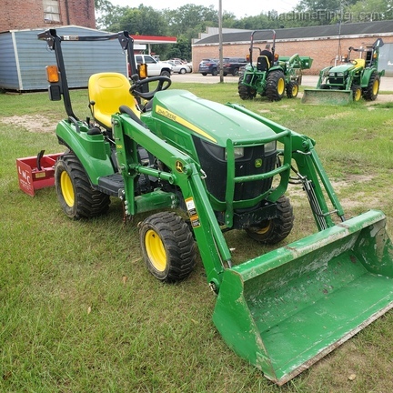 John-Deere-1023E-with-D120-loader-228