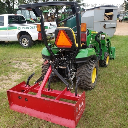 John-Deere-1023E-with-D120-loader-228