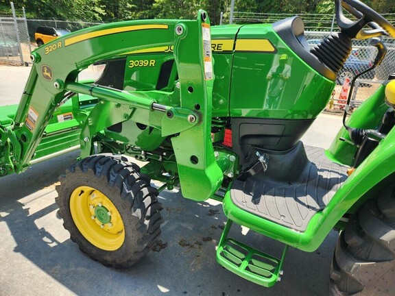 John-Deere-3039R-42004398